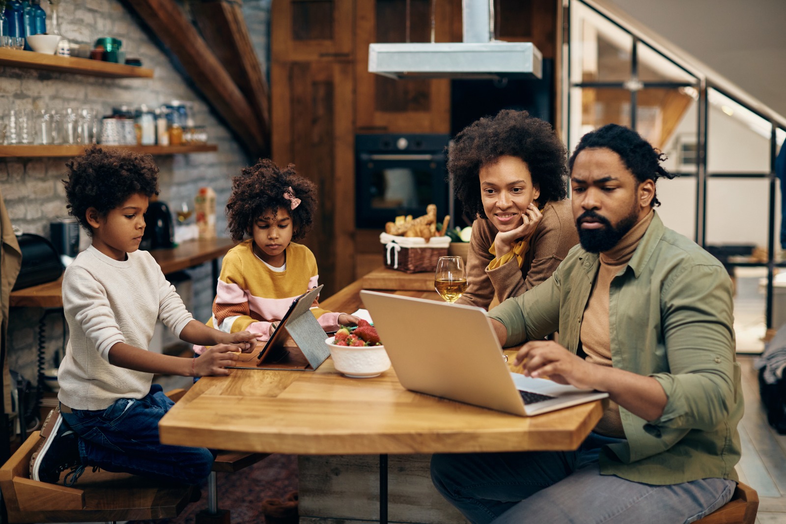 BUILDING EFFECTIVE COMMUNICATION WITHIN THE FAMILY